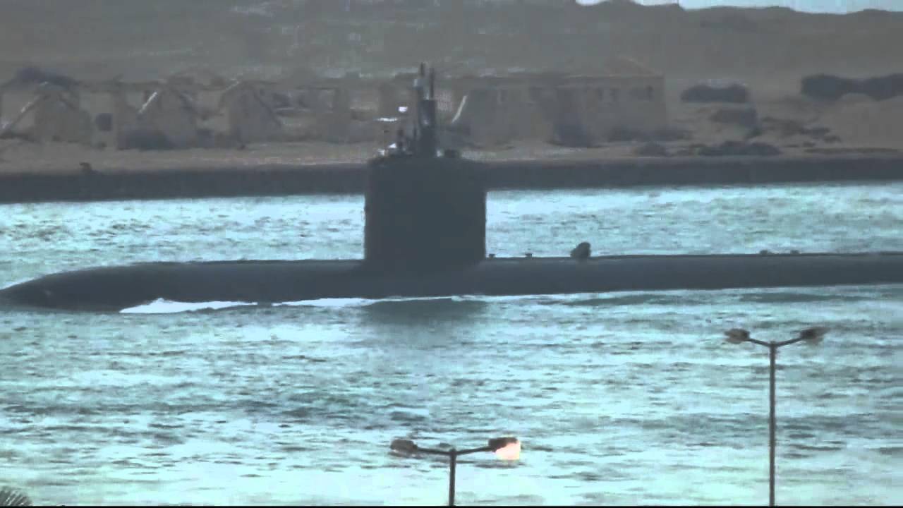 Convoy of US navy warships travel up Suez Canal - YouTube