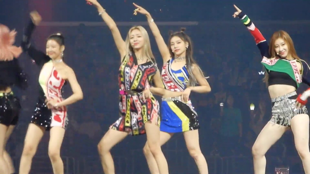(FanCam) ITZY - IT'z SUMMER | KCON LA 2019 - YouTube