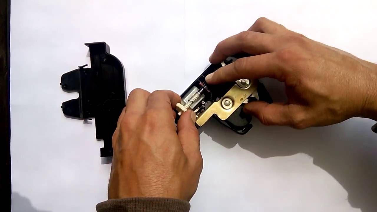 Peugeot 307?Citroen, tailgate door/boot locking mechanism assembly ...