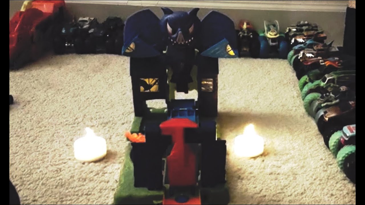 Halloween at the Hot Wheels Ghost Garage & Bat Manor Attack | Monster ...