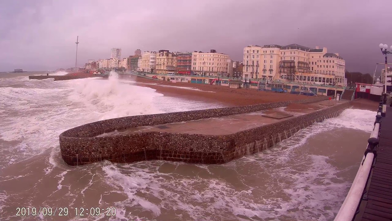 Very high tide and stormy sea in Brighton uk - YouTube