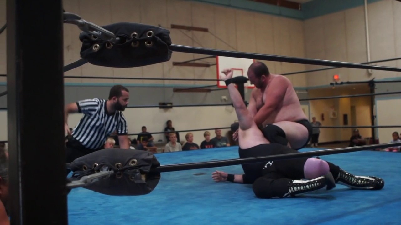 Drake Frost vs Rik Luxury | WWZ Critical Carnage - YouTube