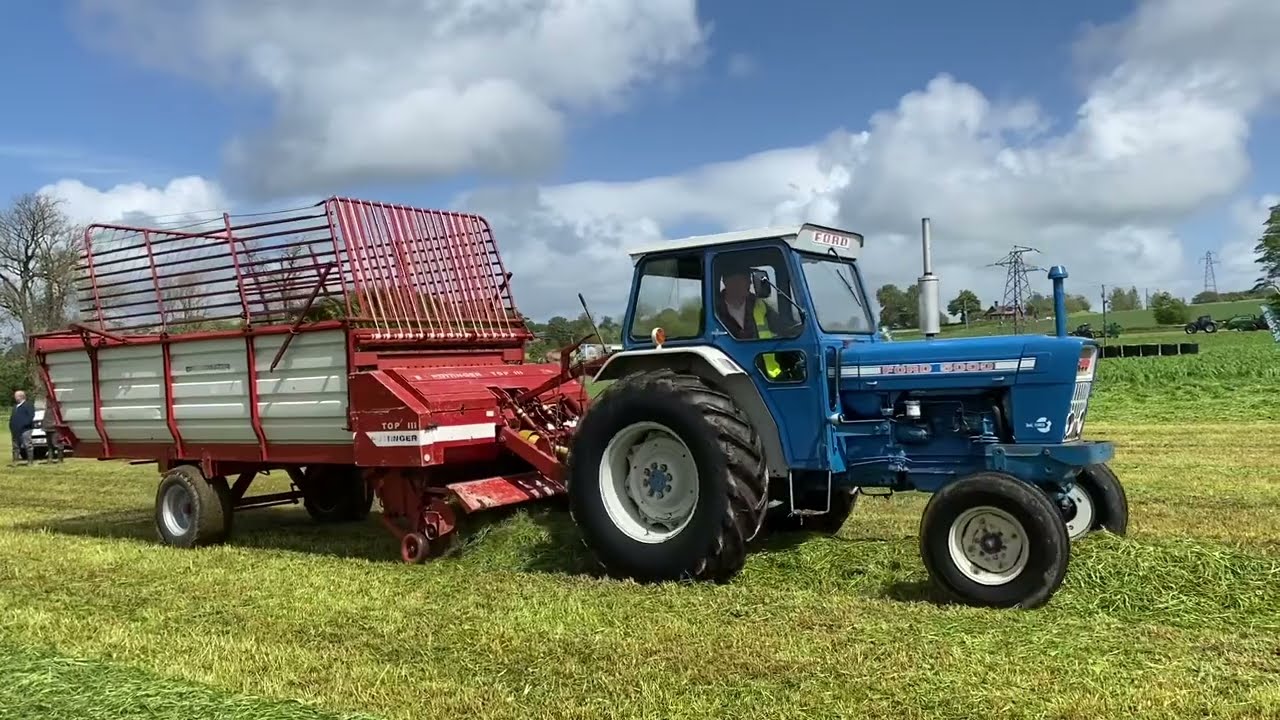 Silage 2022. Scotgrass. Classic Ford 5000 and Pottinger Top III forage ...