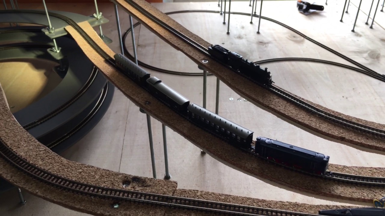 Z scale helix marklin mini clup spur z digitrax - YouTube