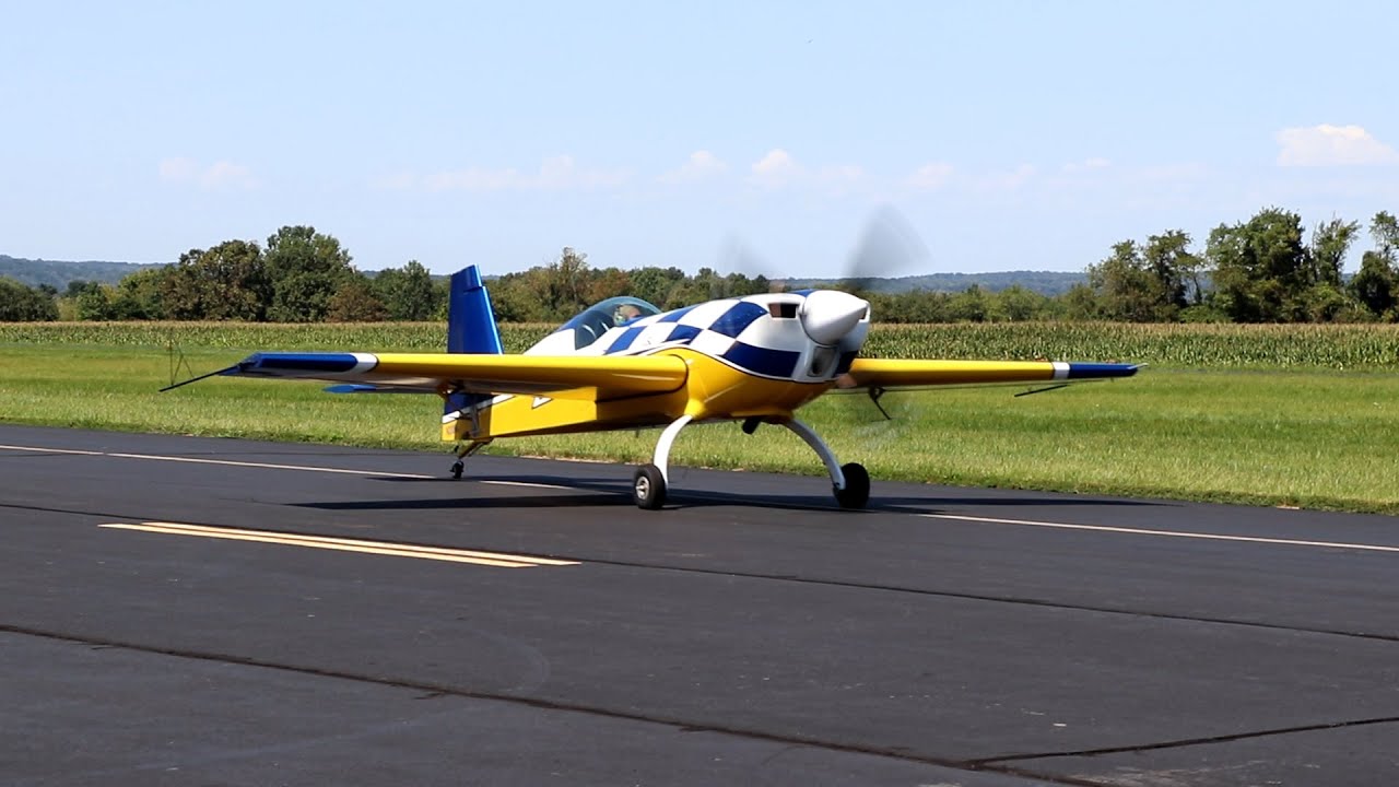 Extra 300 SC - Best Angle of Climb is Vertical! - YouTube