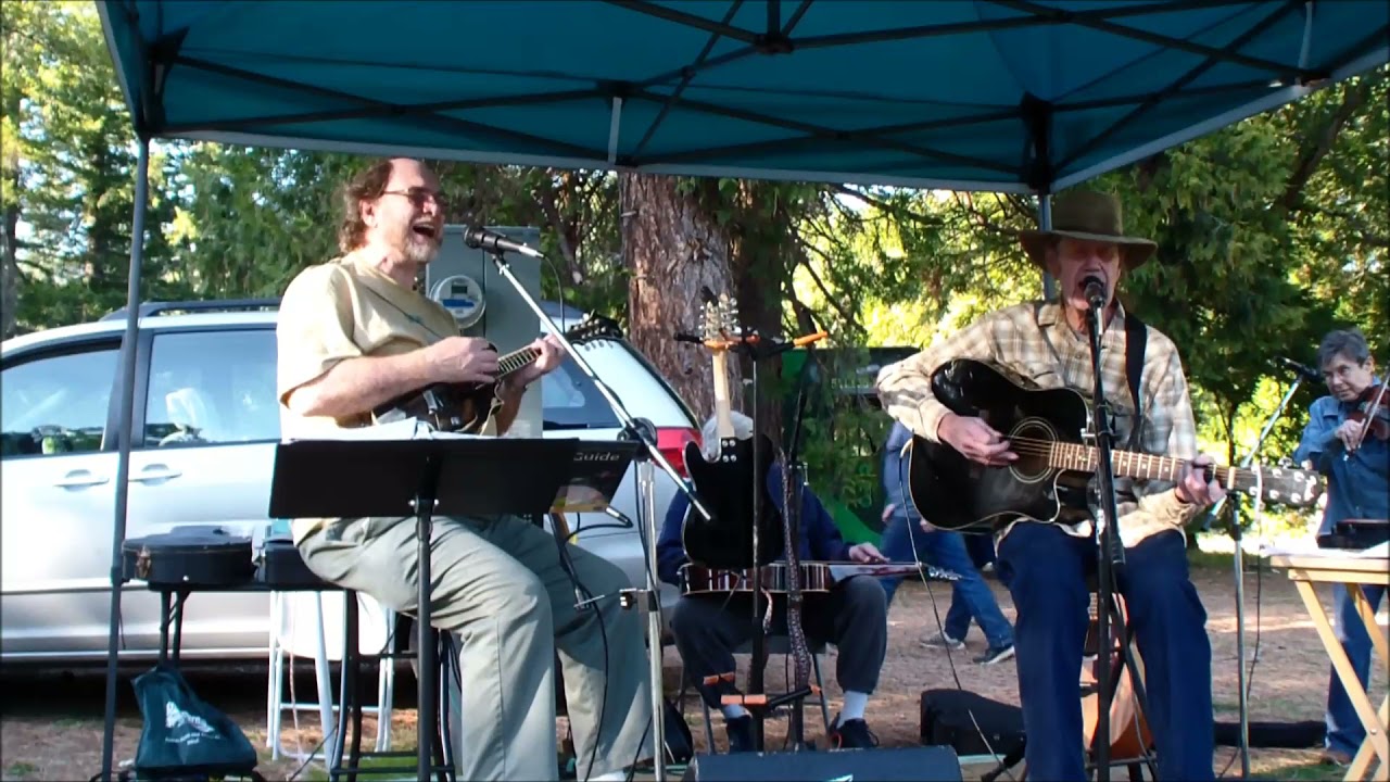 Bluegrass jam session at Kantu Brewing - YouTube