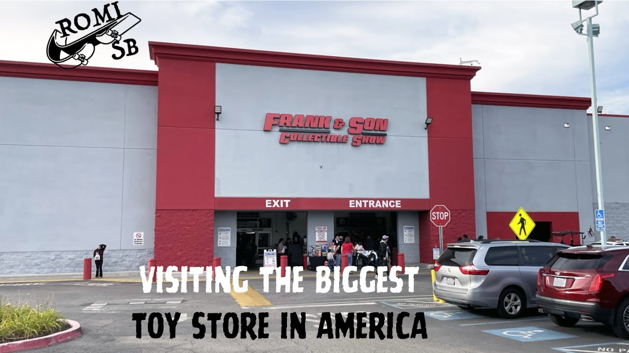 VISITING THE BIGGEST TOY/COLLECTIBLE STORE IN THE UNITED STATES! - YouTube