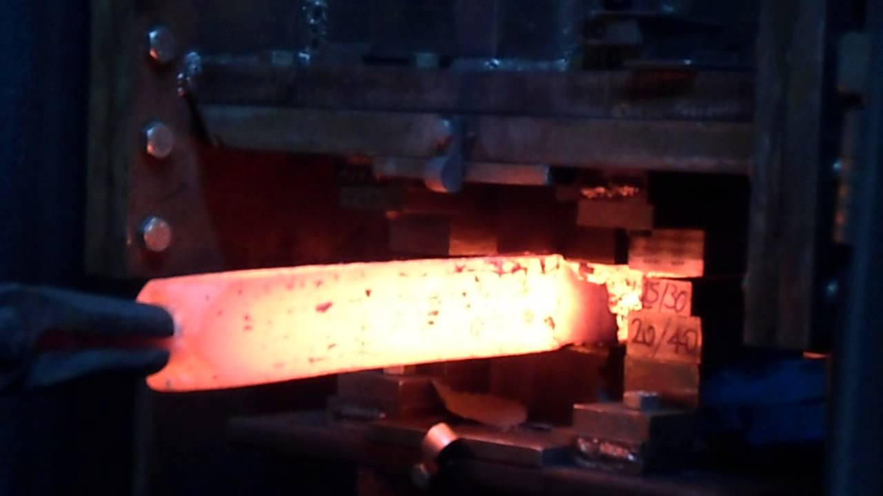 Presse hydraulique forge (suite) - YouTube