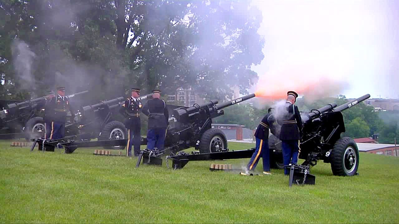 21-Gun Salute on Memorial Day 2013 - Presidential Salute Battery - YouTube