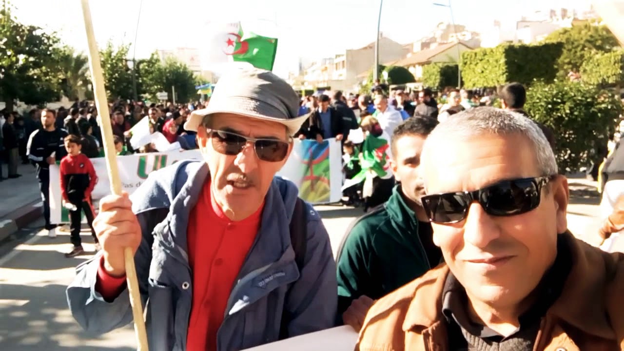 Farid et Malek Djellouli à la manifestation pacifique du 11 décembre ...