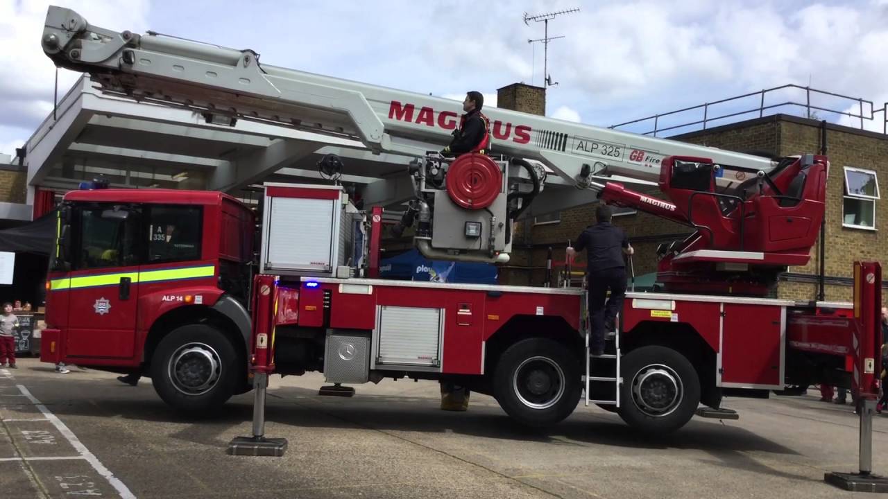 LFB Mercedes Econic - YouTube