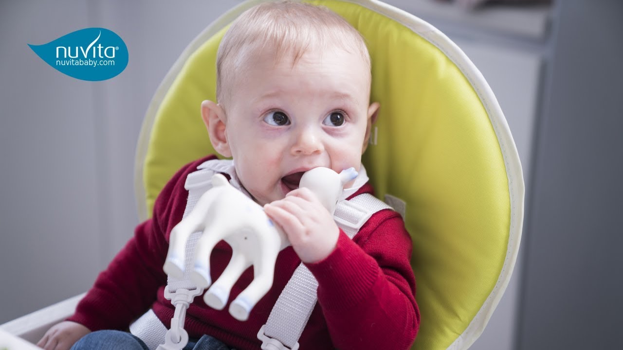Romeo & Giulietta - Natural Massaging Teether - Nuvita - YouTube