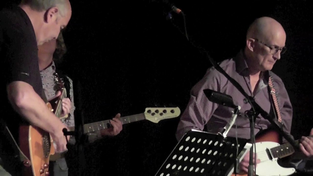 Sahara moon - YouTube