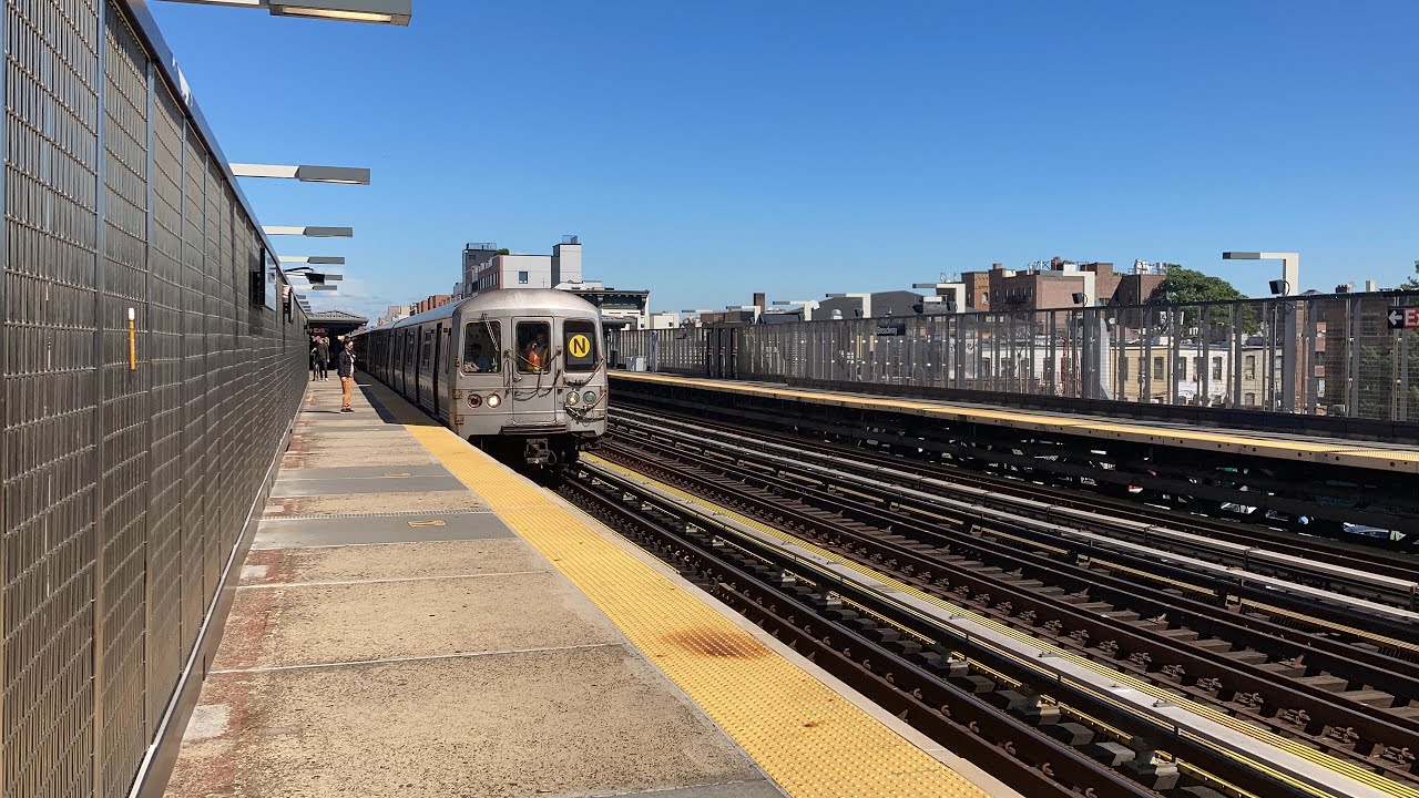 MTA: [r46] 86 St-Gravesnd bound N/W? at Broadway - YouTube