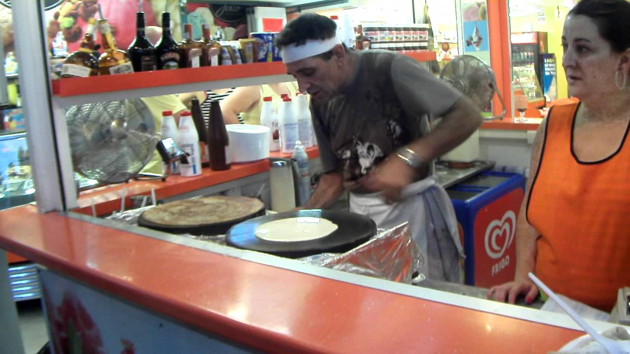 Julio - Alcudia's crazy crêpe man - YouTube