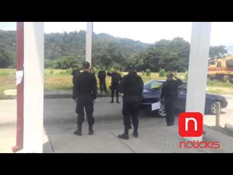Policía de frontera en km 35 en Golfito - YouTube