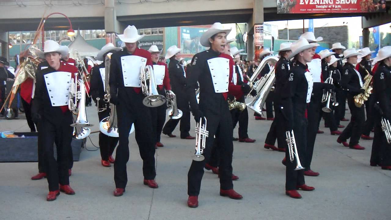 THE MARCHING BAND, DANCING WHILE TIDYING UP AFTER THE SHOW - YouTube