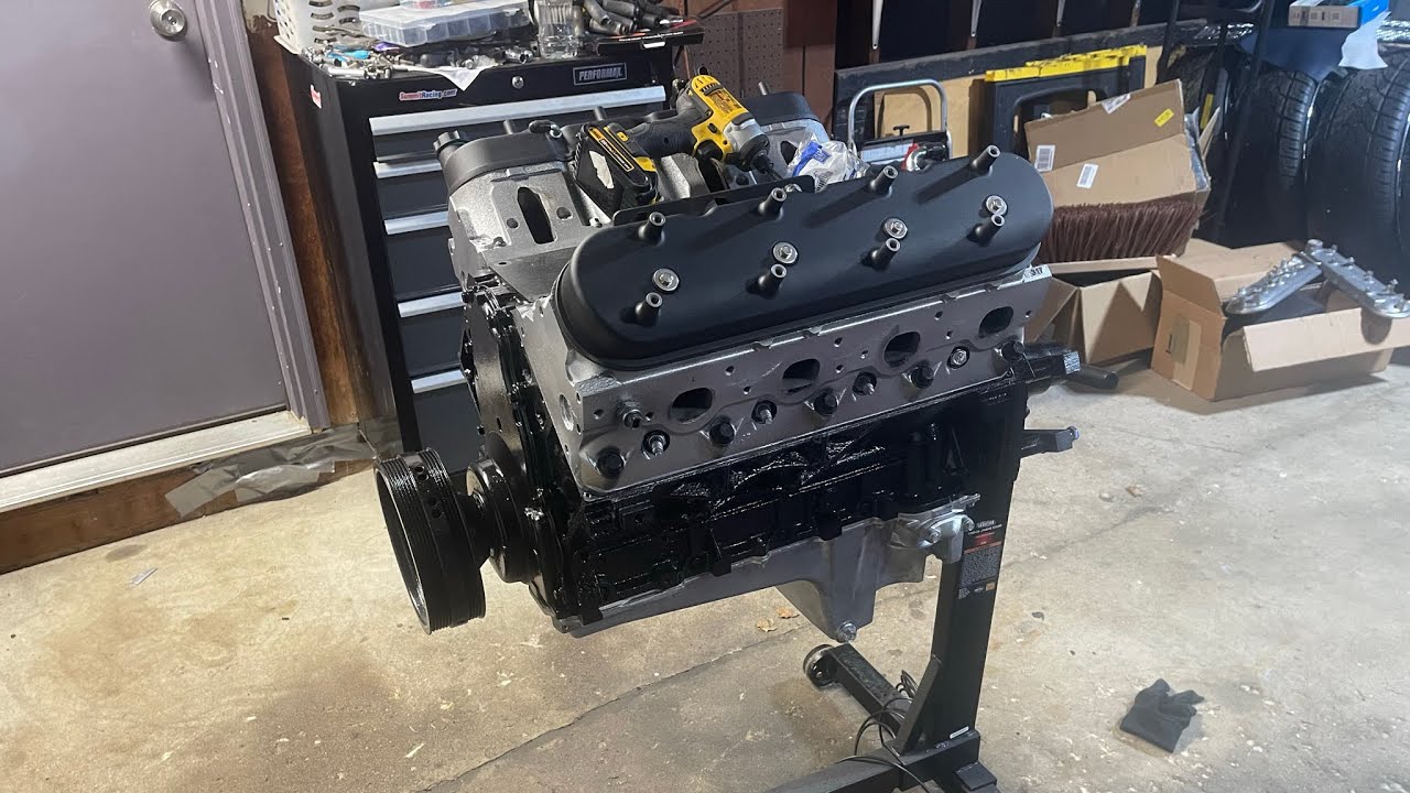 REBUILDING MY LS 6.0 LQ9 IN 22 MINUTES ‼️‼️‼️‼️ - YouTube