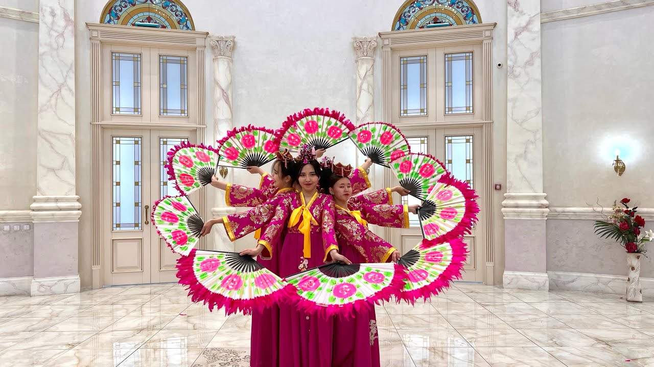 Buchaechum - traditional korean dance by Yolo girls - YouTube