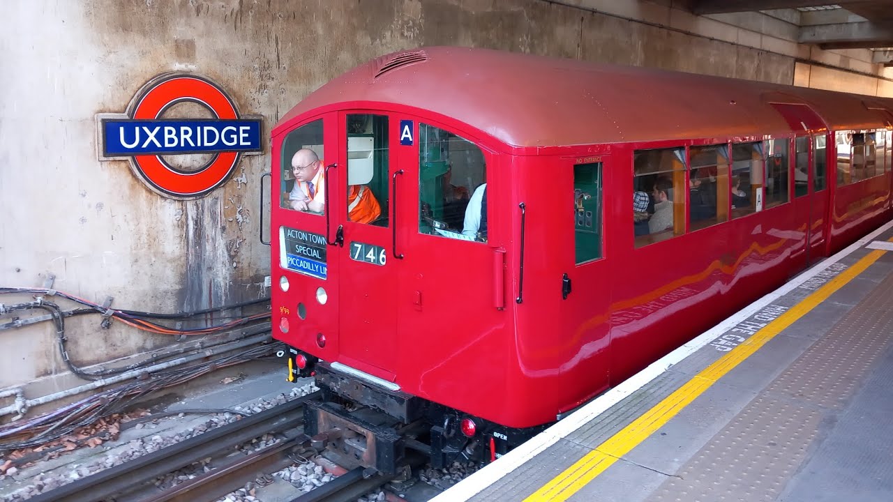 1938 Stock Tube Train Arrives At Uxbridge Station - YouTube