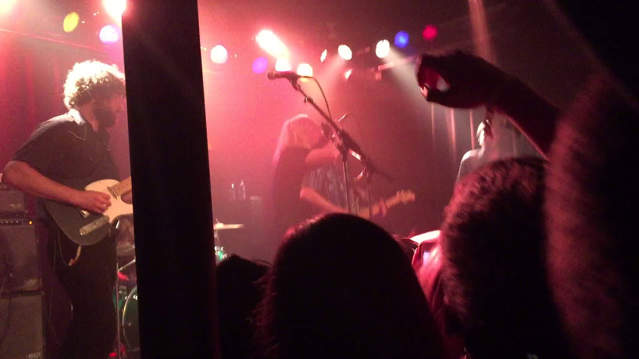 Wake Bake Skate - FIDLAR feat. Mario Cuomo. Chicago. - YouTube