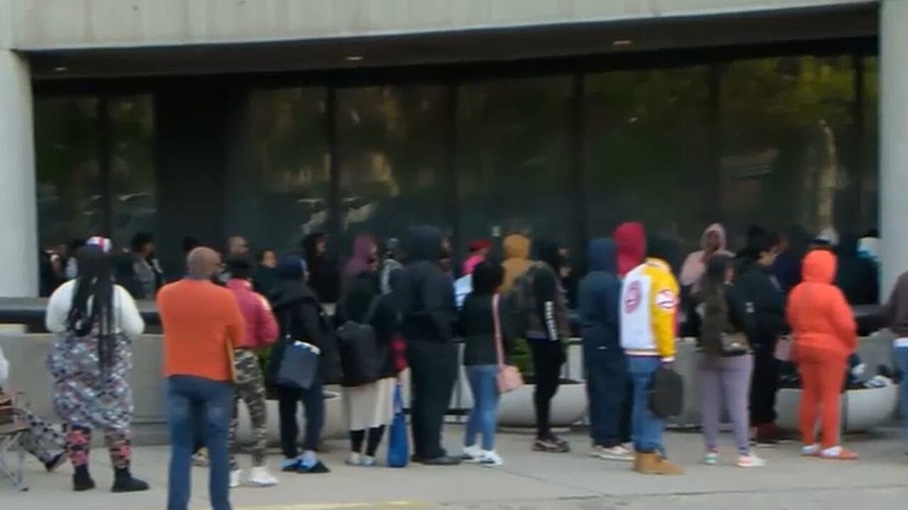 People line up outside Atlanta IRS center for help before tax day - YouTube