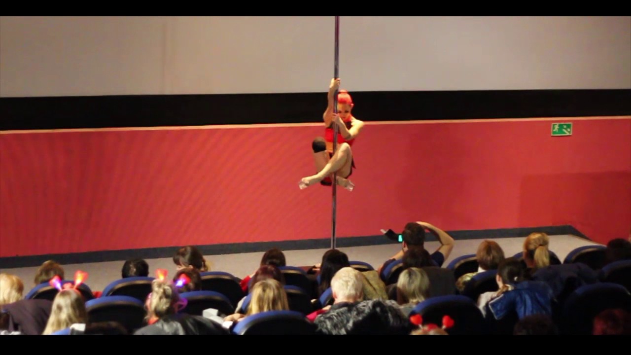 Weronika Sahar - "Cell Block Tango" - pole dance w Helios Opole - YouTube