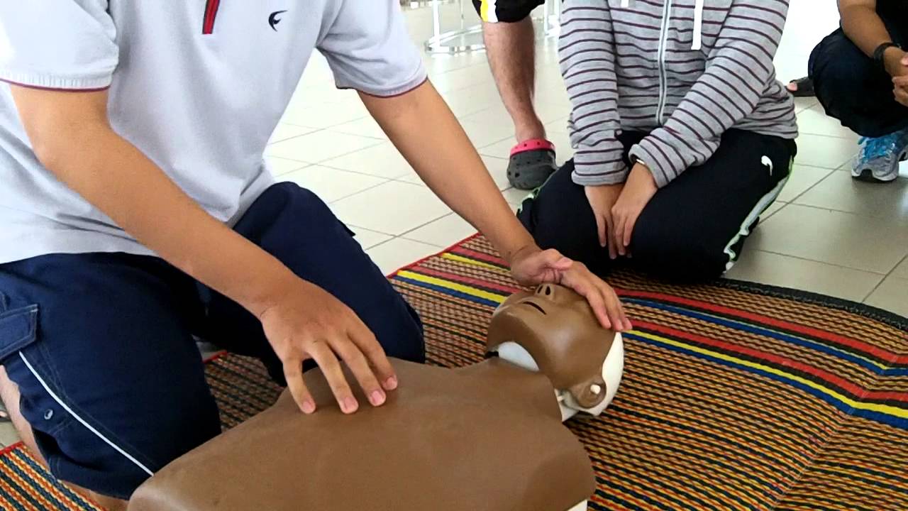 praktical CPR (mangsa dewasa) oleh Syed; tunjuk ajar oleh En Syukri ...