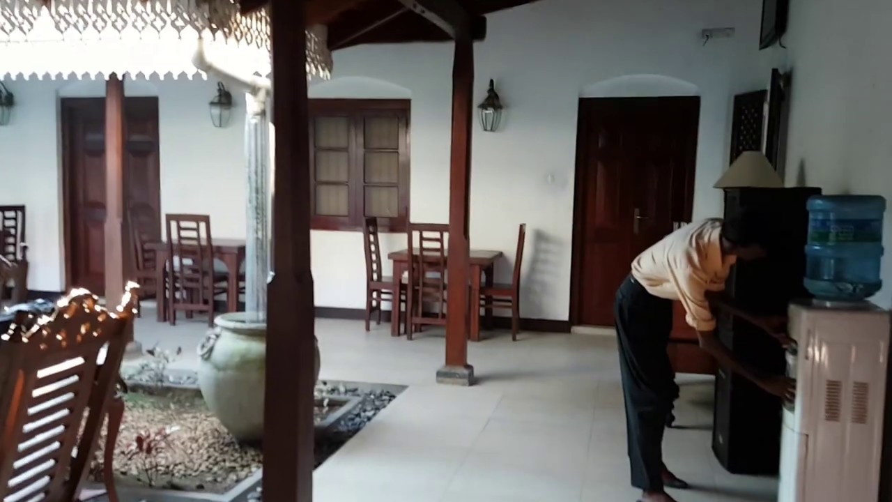 An old manor house (Walauwa) turned into a B & B now - YouTube