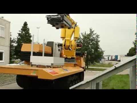 MOMO ROBOT OUTDOORS - YouTube