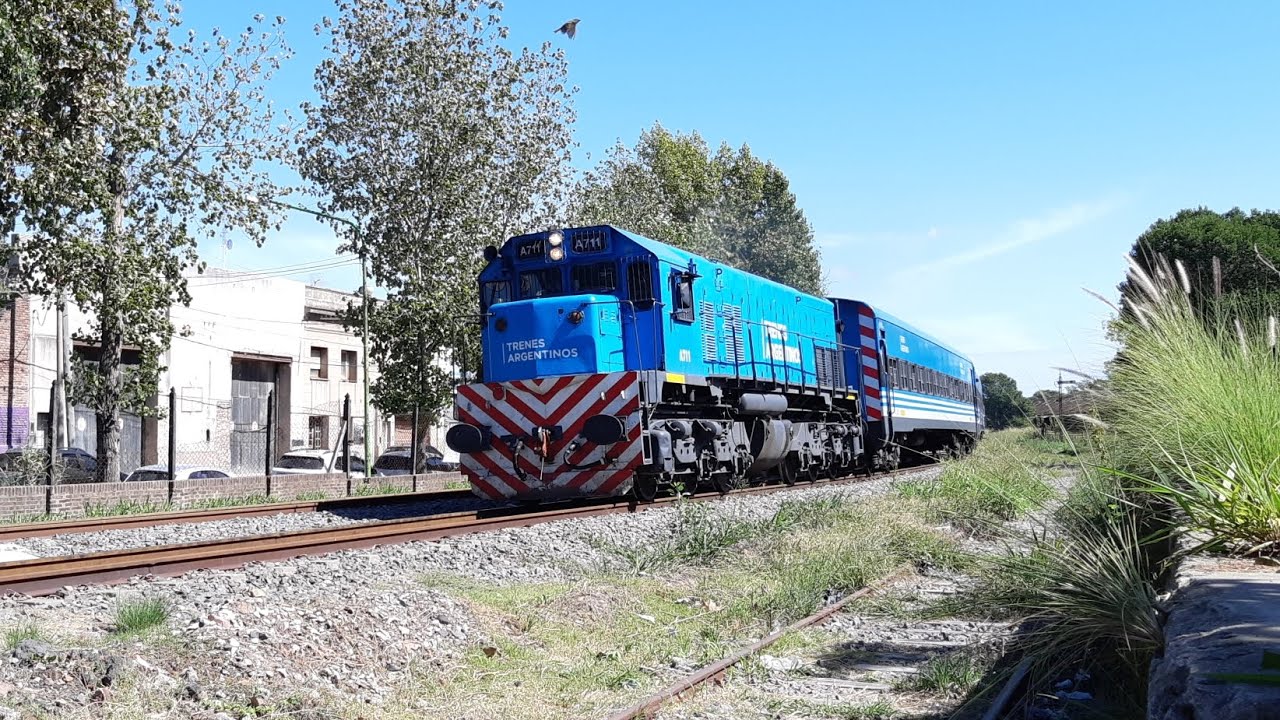 EMD GM G22CW A711 local descendente Partiendo campana !!! - YouTube