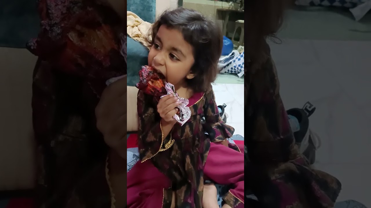 Anam Alam eat chicken Tandoori. - YouTube