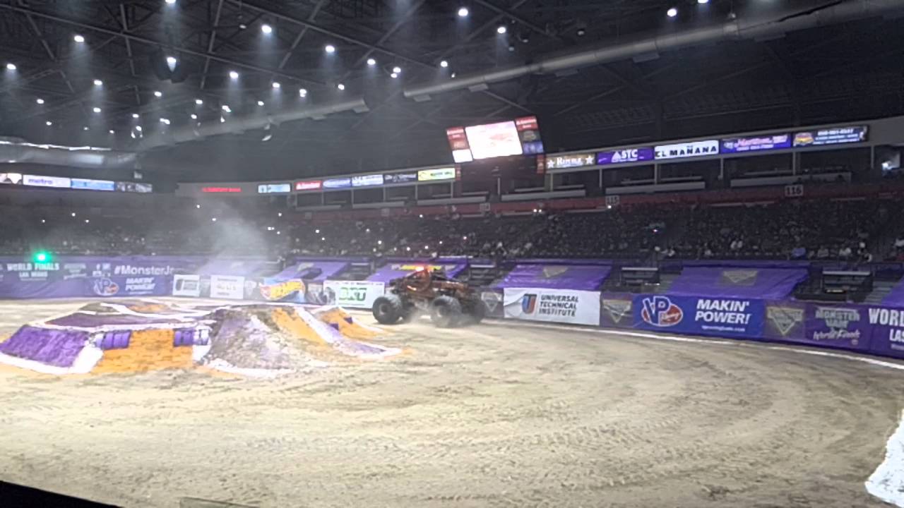 Monster jam state Farm arena 2016 - YouTube