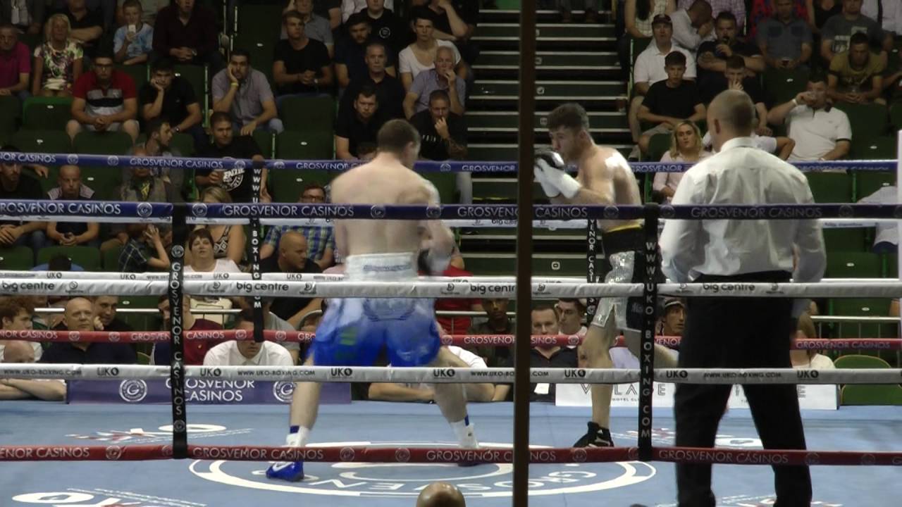 Anthony Upton v Luke Paddock - YouTube