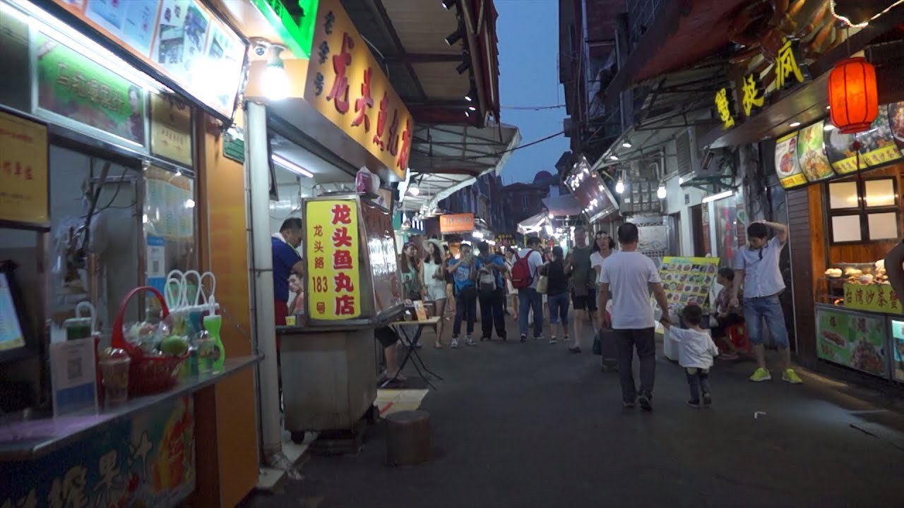 厦門鼓浪嶼龍頭小吃街蚵仔煎 Longtou Street Gulangyu Xiamen China - YouTube