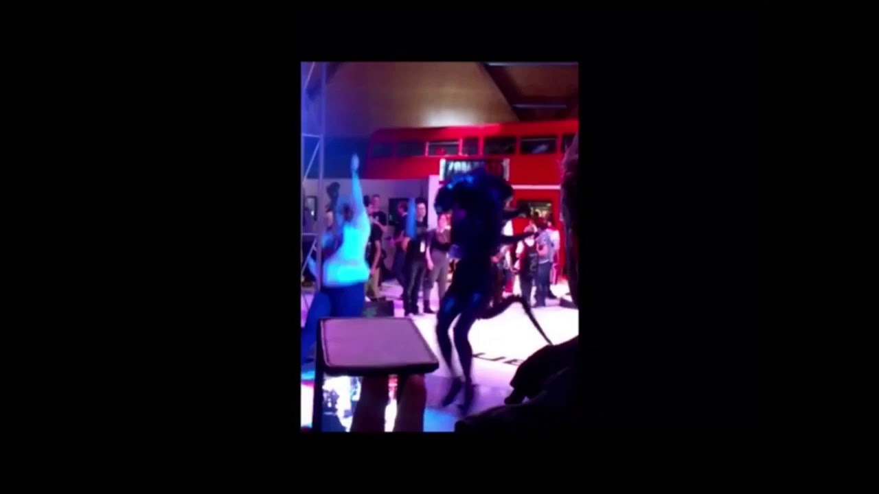 Xenomorph Dancing For 7 Minutes - YouTube