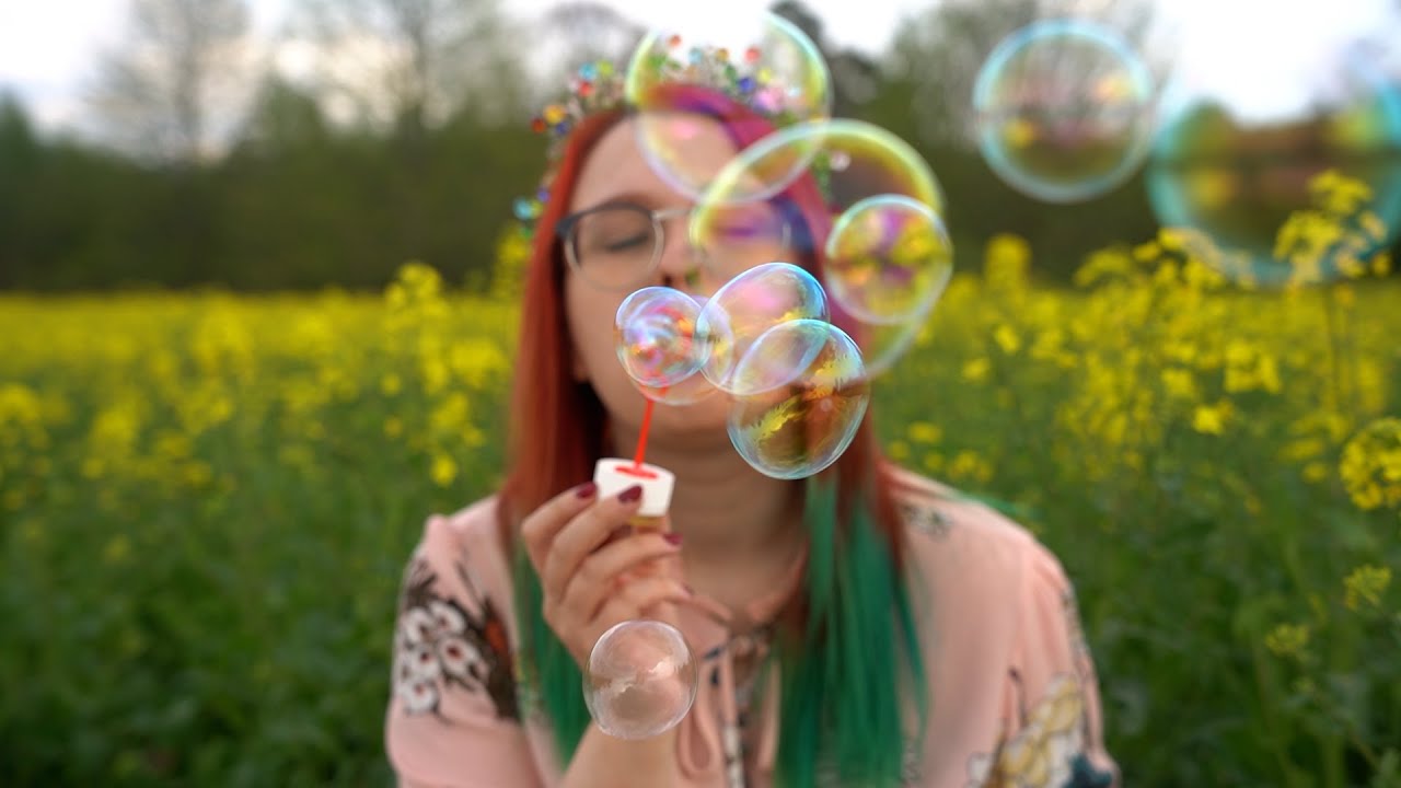 ASMR | Blowing Bubbles (Bubble popping mouth sounds) - YouTube