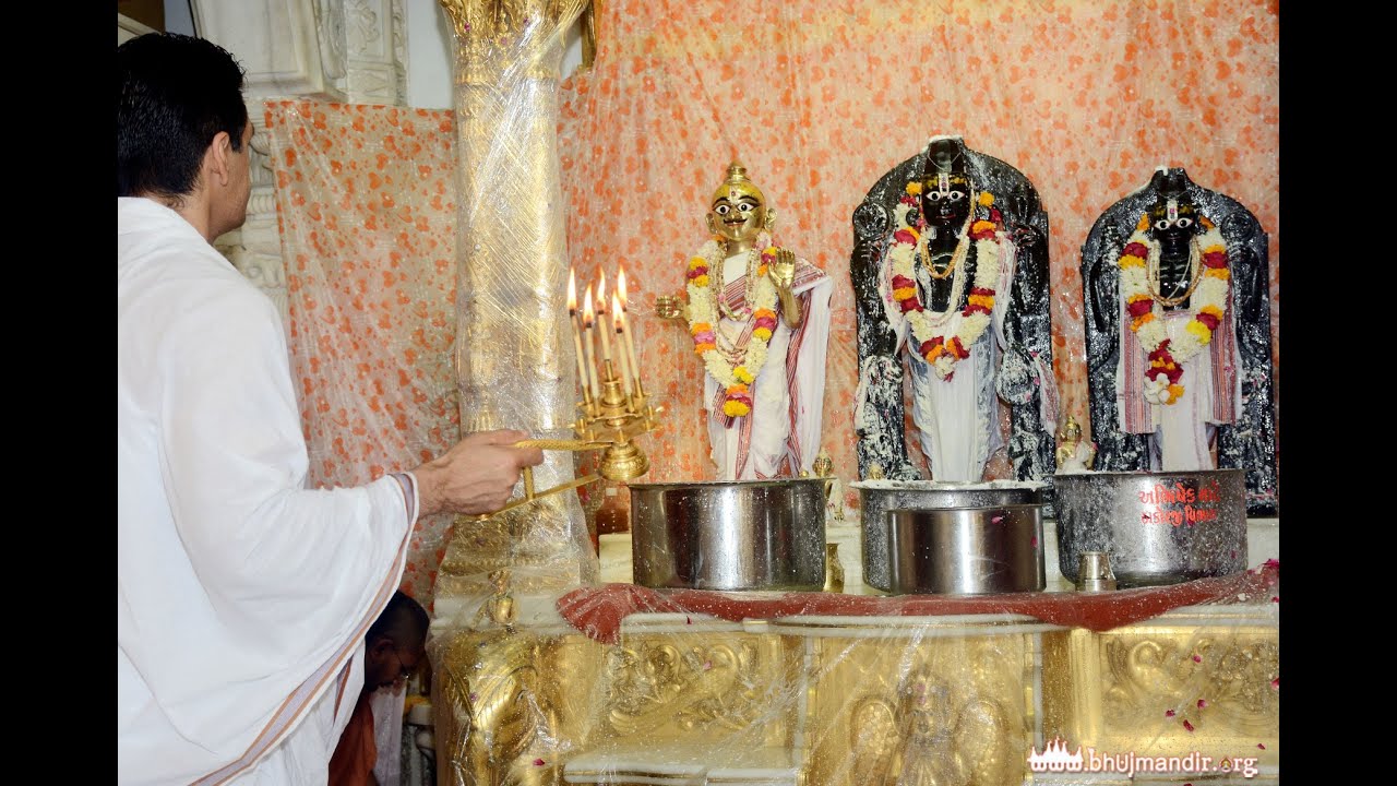 Bhuj Mandir Narnarayan dev 193rd Patotsav Abhishek Mangala Aarti (With ...