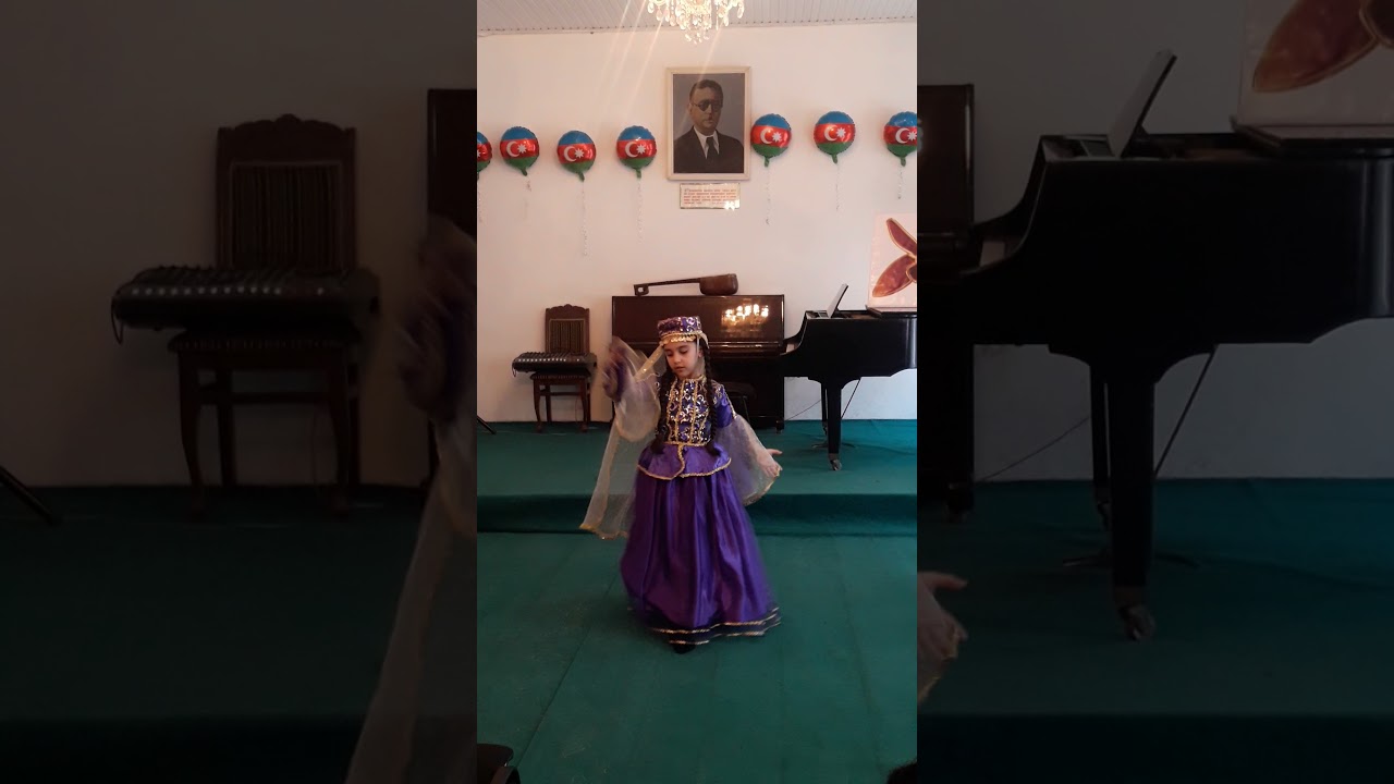 Gence seheri 4 nomreli usaq musiqi mektebi zefer gunu tedbiri.Xari ...