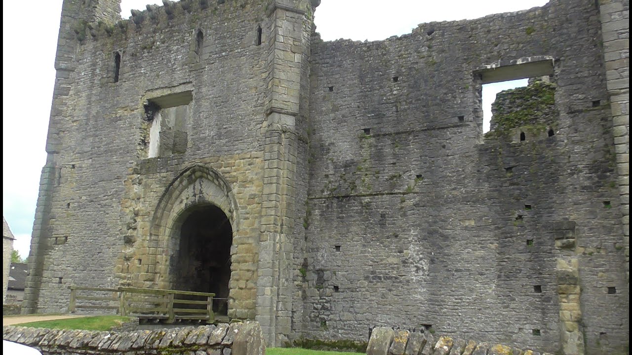 Richard III castle reveals its secrets - YouTube