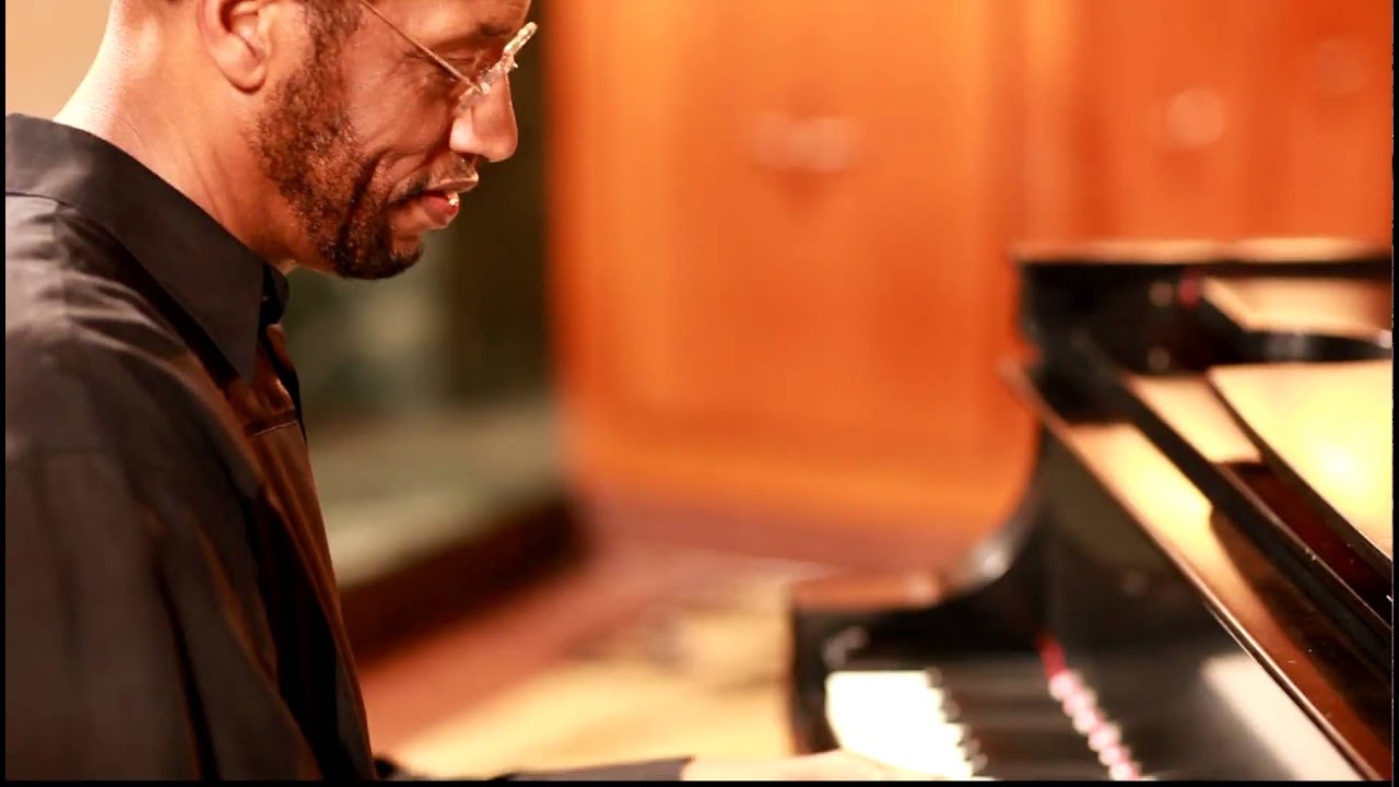 Bill Mason playing piano I - YouTube