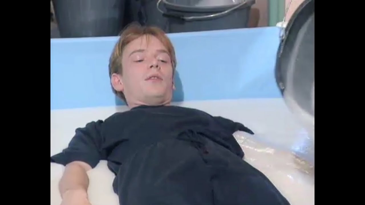 Noel's House Party Season 3 (1994) - Adam Woodyatt Gotcha Gunge - YouTube