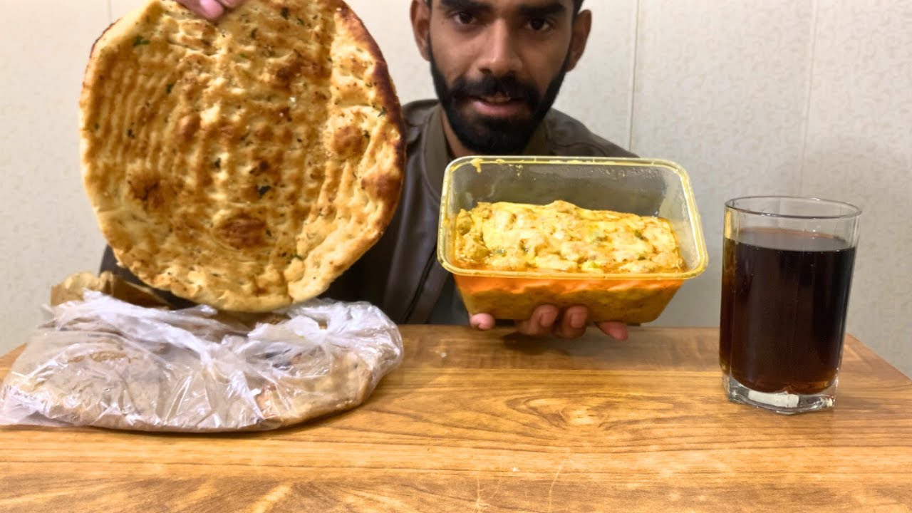 EATING MADRASI HANDI WITH ROGHNI NAAN AND TANDOORI PRATHA | ASMR - YouTube