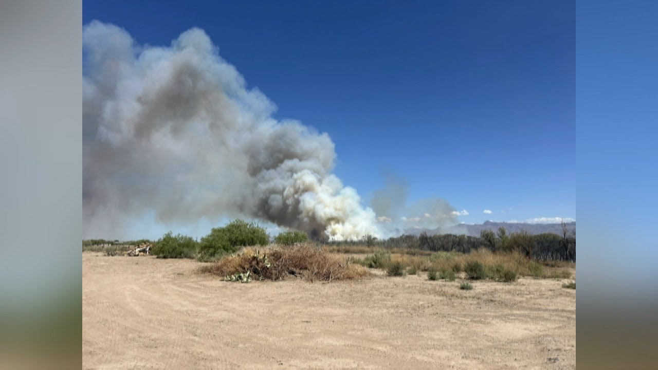 Strong winds fuel Bryce Fire's spread near Pima, threatens homes - YouTube
