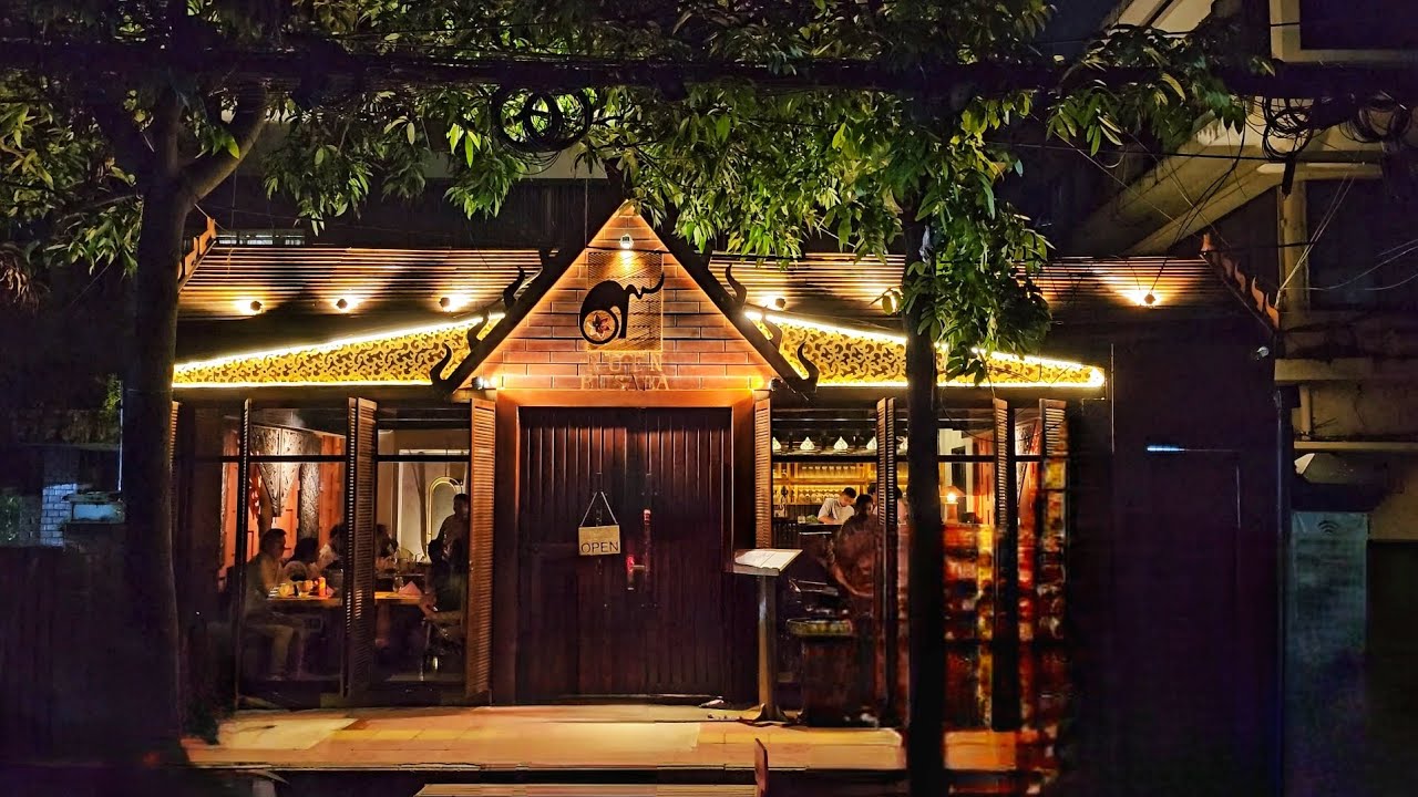 A Thai Restaurant: Ruen Busaba - YouTube
