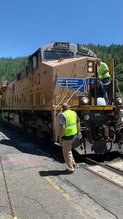 Crew change at Dunsmuir, Ca - YouTube