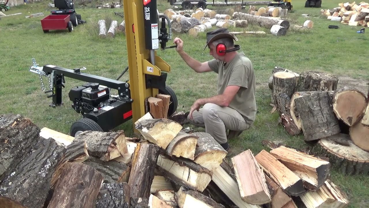 Splitting Fire Wood On The County Line 25 Ton Log Splitter - YouTube