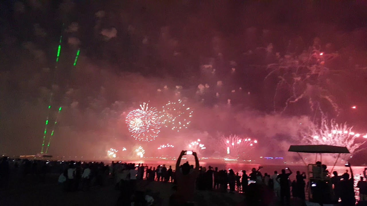 UAE 46TH National Day Fireworks 4K -Abu Dhabi Corniche - YouTube