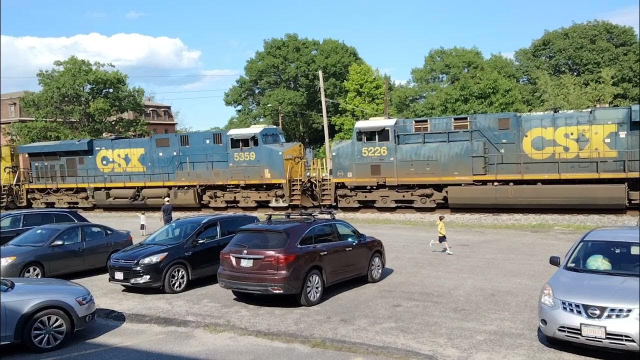 06/10/23 CSX M426 adds engine Ex Guilford 507 to it's train in Clinton MA. - YouTube