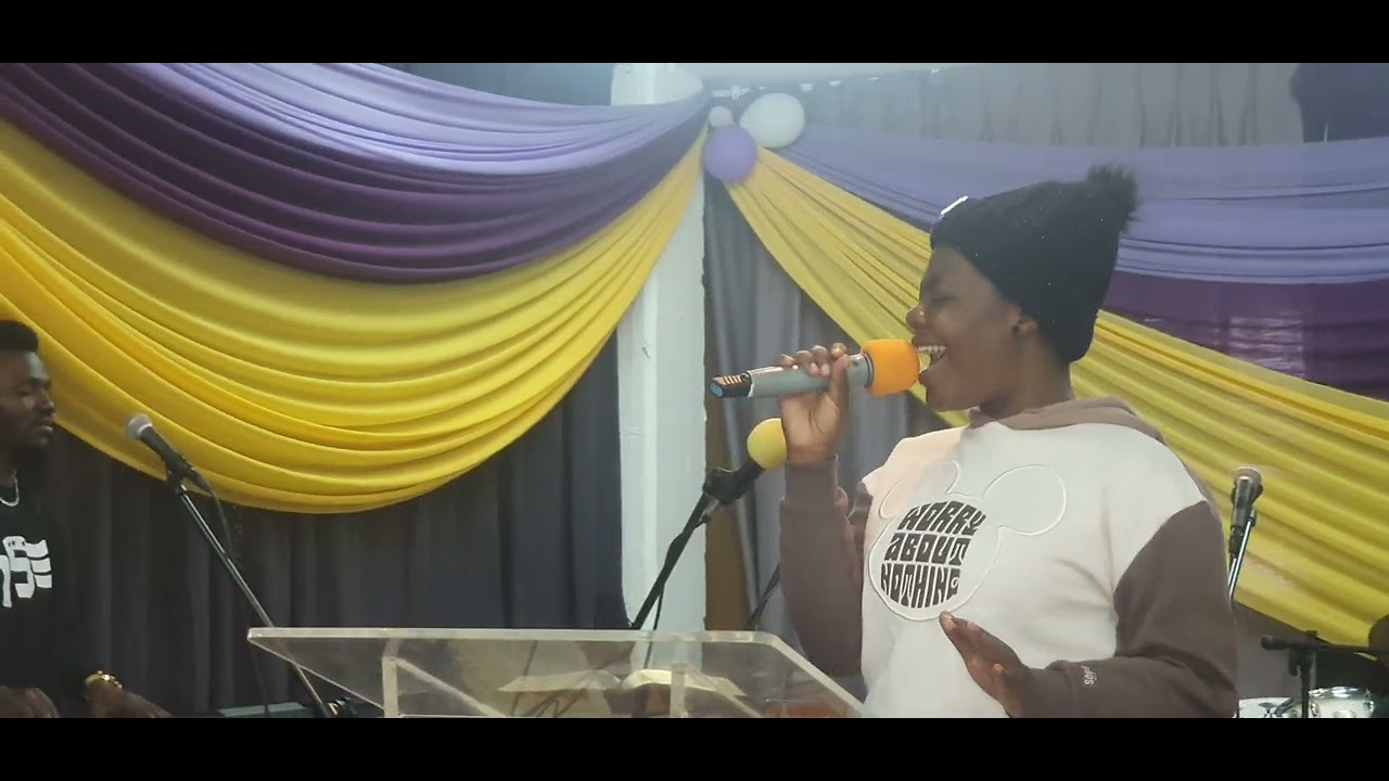 praise moments and worship - YouTube